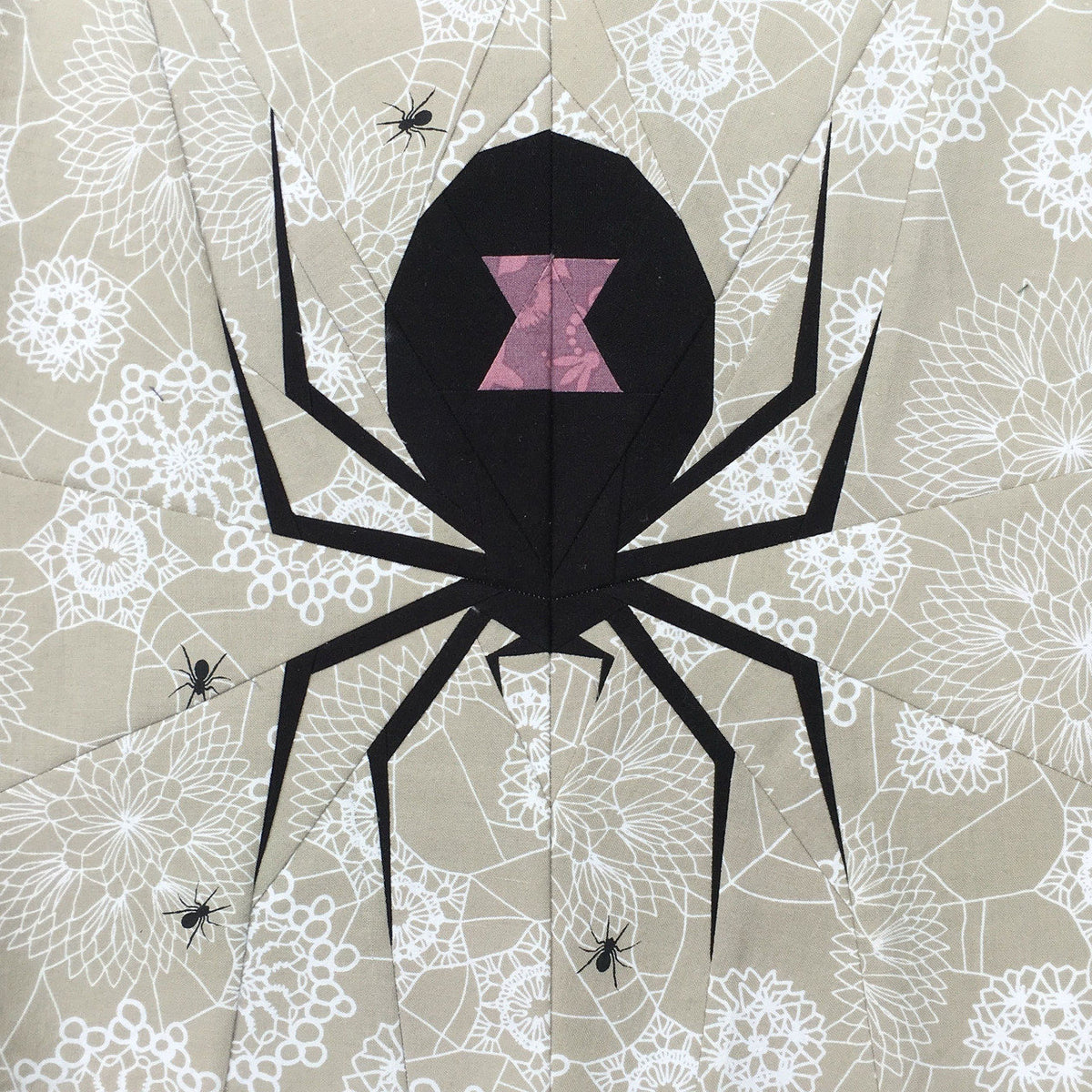 Spooky Spider Paper Pattern – Flying Parrot Quilts
